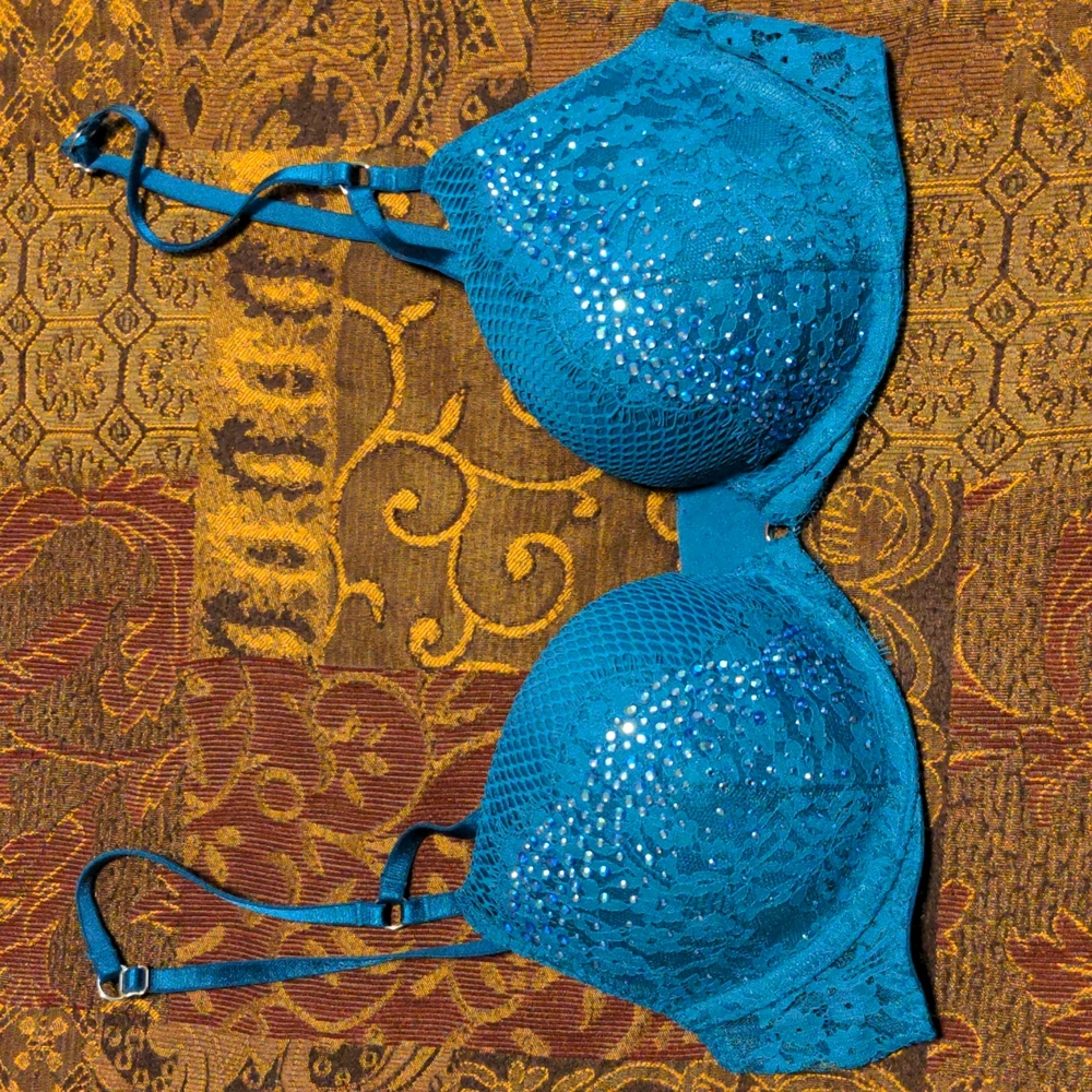 Victoria Secret Bombshell Plunge Bra With Swarovski C… - Gem